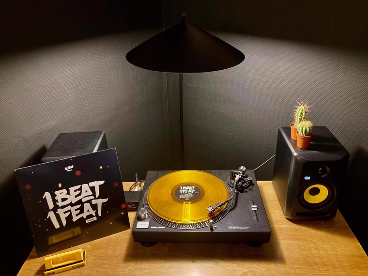 Dj Slade présente l'album 1BEAT 1FEAT en vinyles