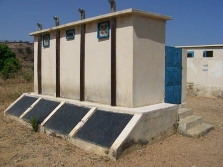 Des latrines ECOSAN pour les villageois